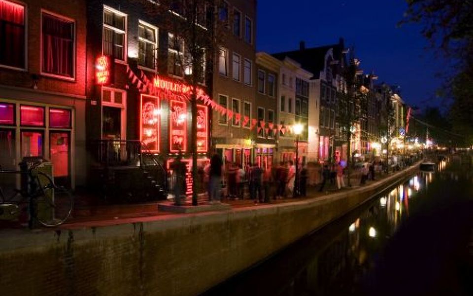 De Wallen horen bij de kleurrijke binnenstad van Amsterdam